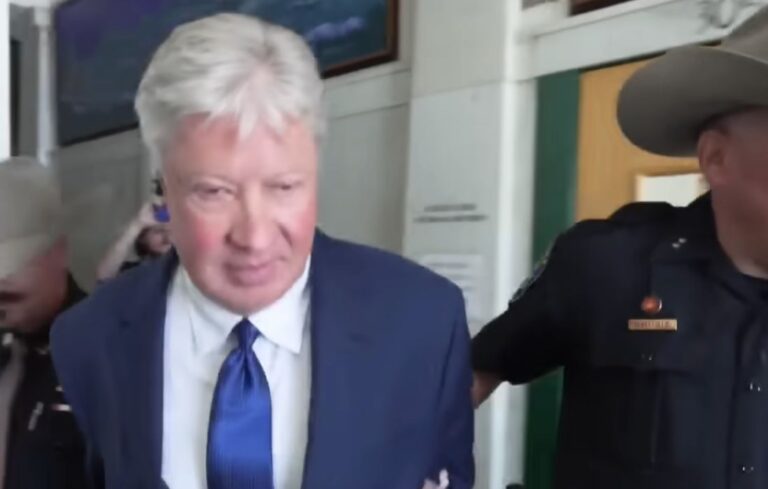 Robert Morris, figure évangélique anti-LGBTQIA+ et proche de Trump ...